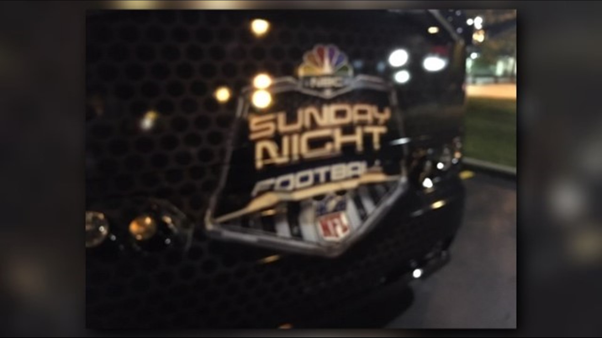 Sunday Night Football bus arrives in Cleveland | wkyc.com