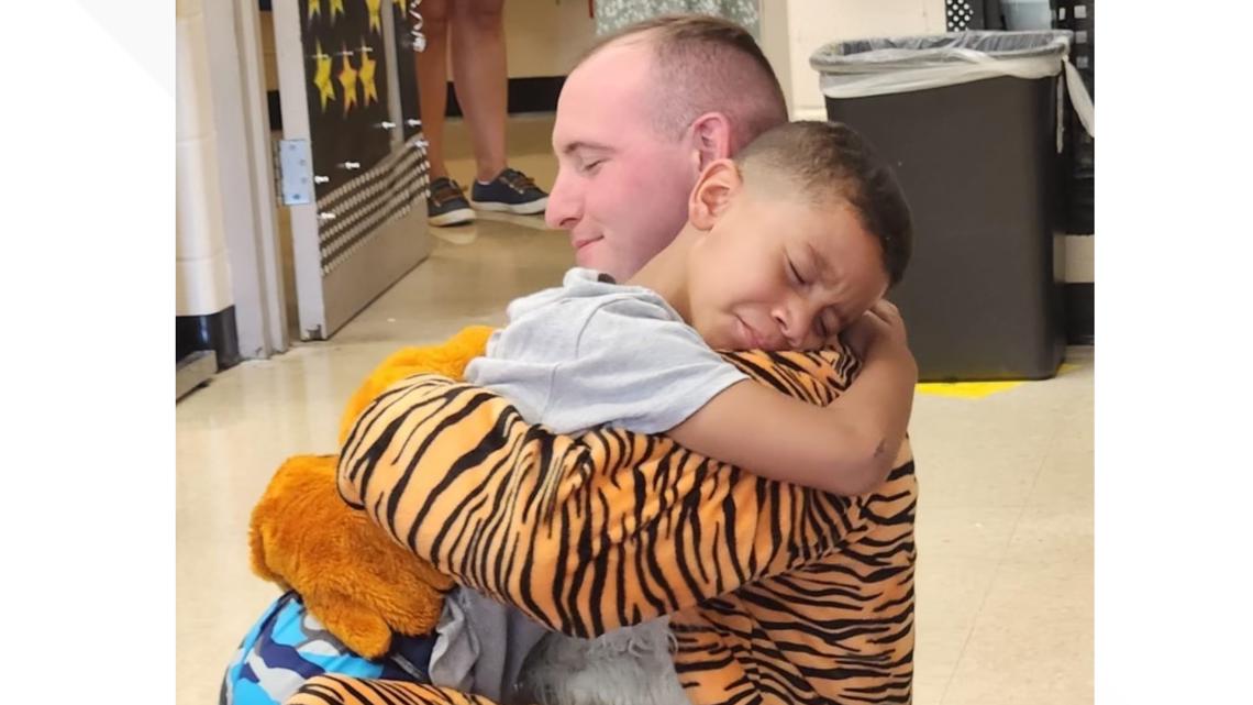 Dad surprises son at school after yearlong Middle East deployment ...