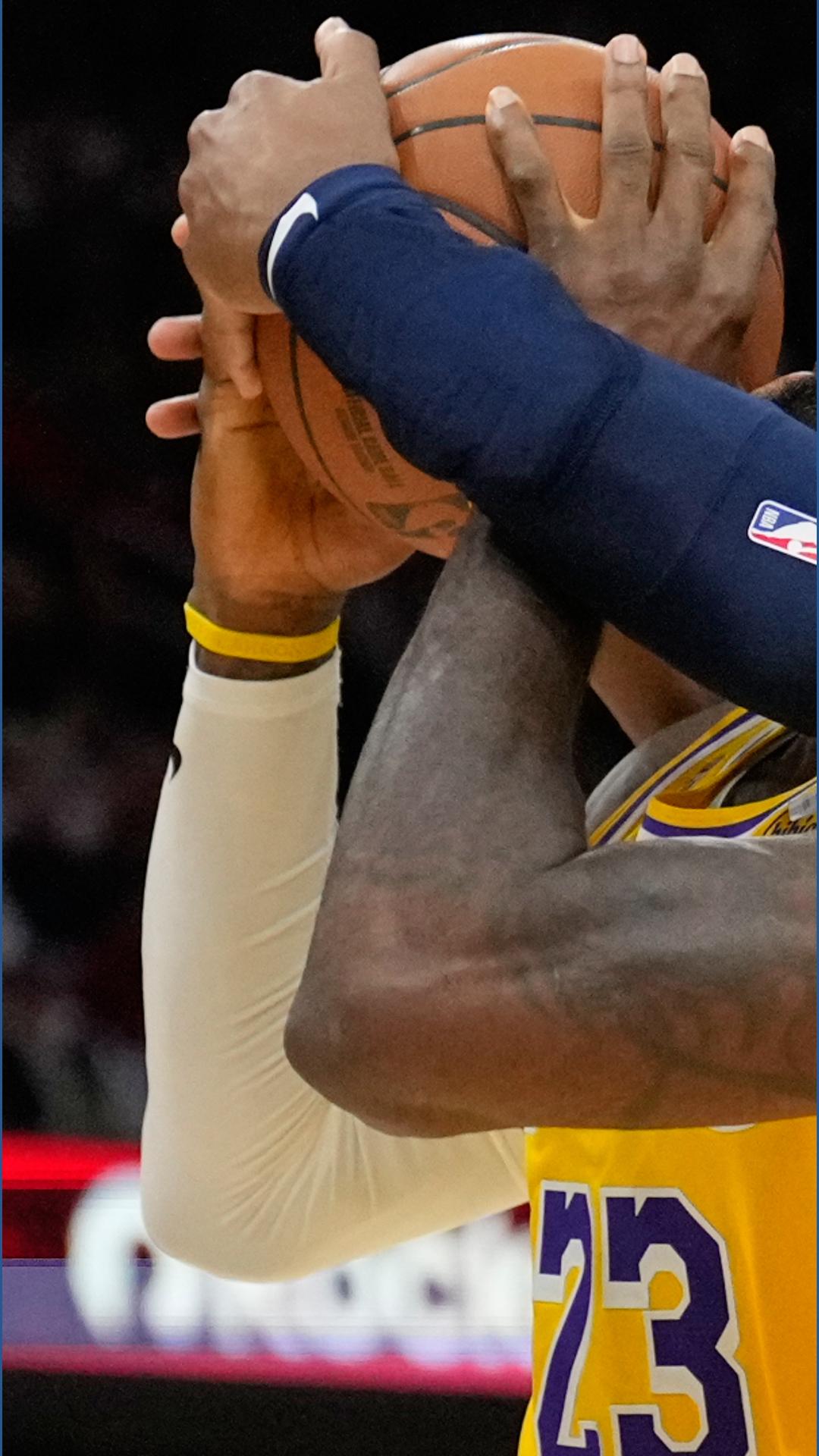 Cavaliers spoil LeBron James' return, riding big 3rd quarter to 129-99 ...