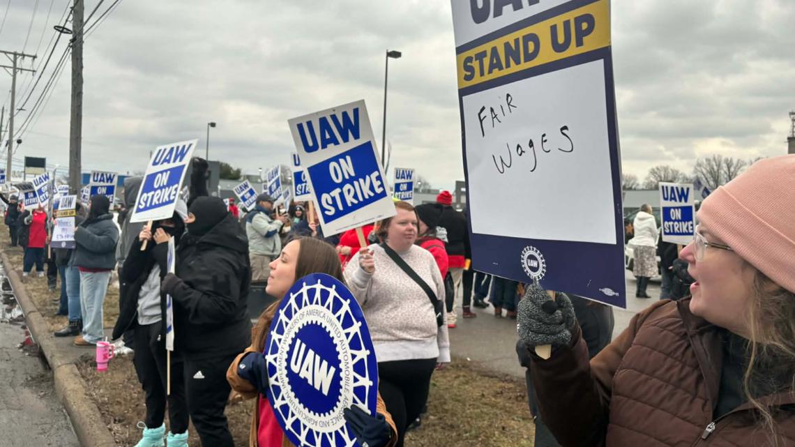 Lorain County Job and Family Services employees go on strike in Elyria ...