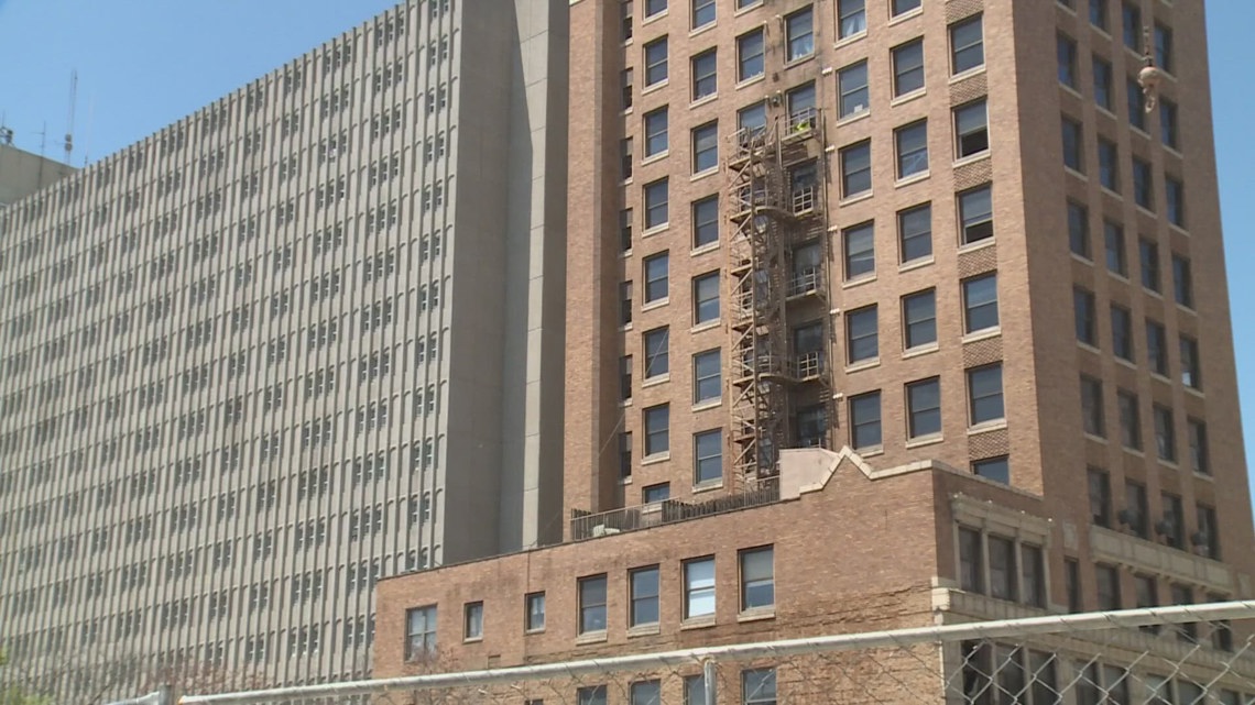 Demolition begins on Realty Tower in Youngstown after deadly explosion ...