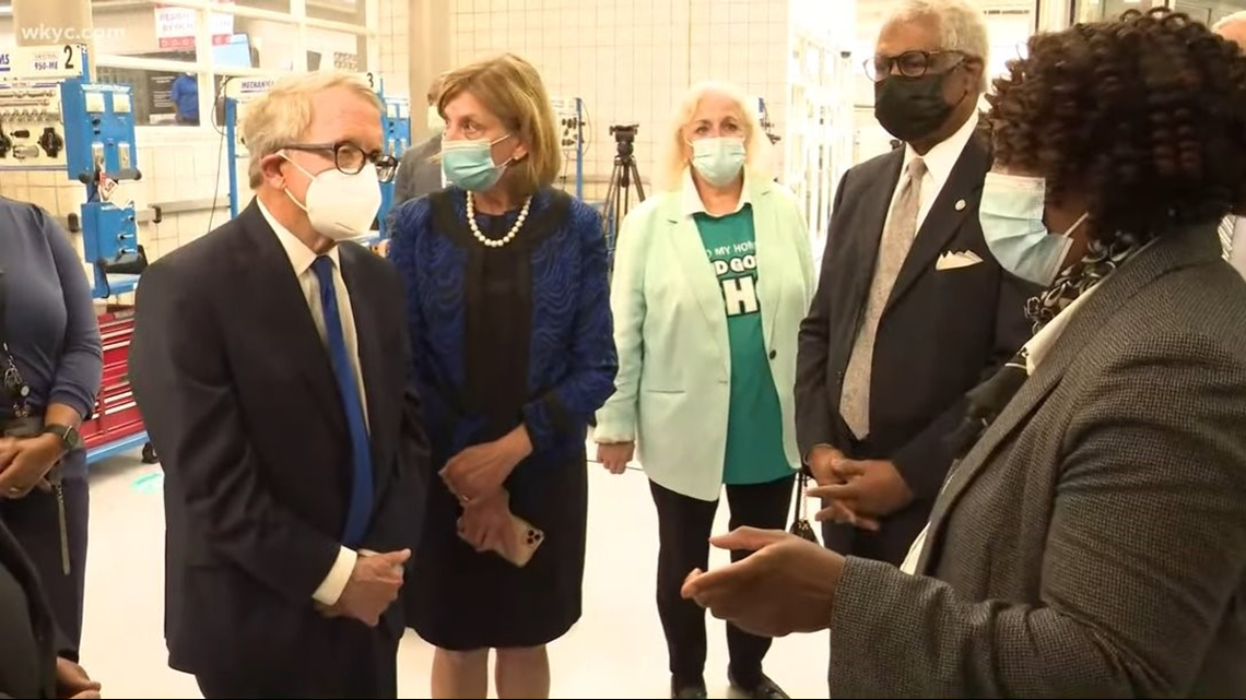 Gov. Mike DeWine tours Tri-C manufacturing technology center | wkyc.com