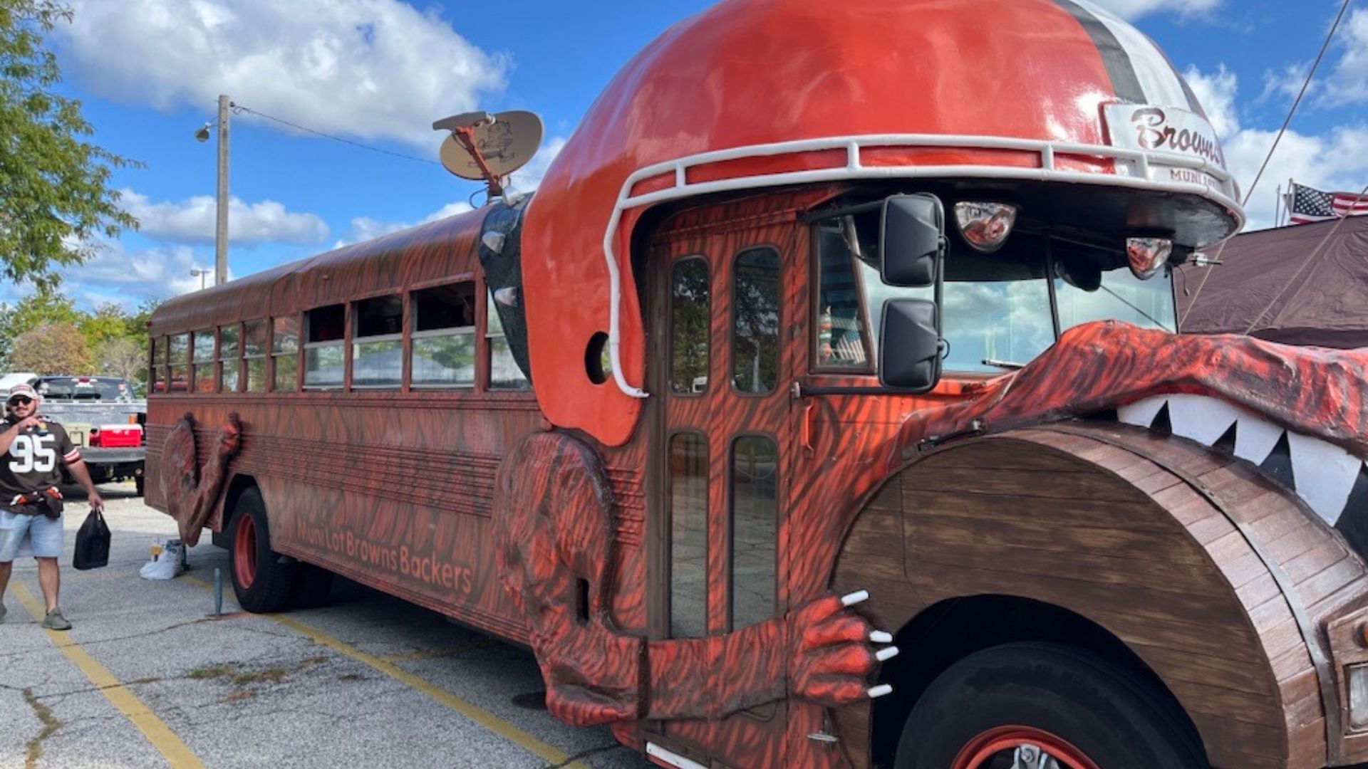 Cleveland Browns fans gather in Muni Lot to tailgate for opener | wkyc.com