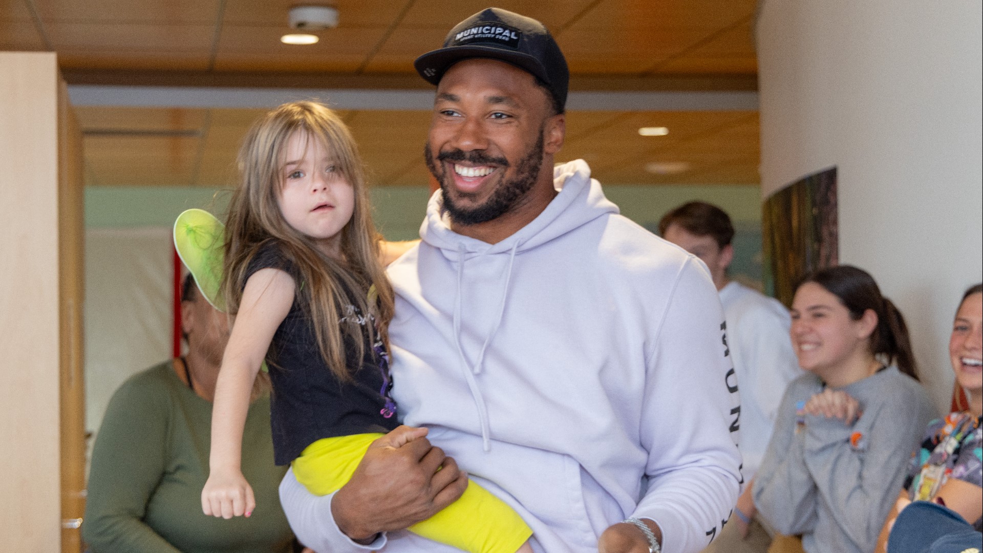 Myles Garrett visits UH Rainbow Babies & Children’s Hospital | wkyc.com