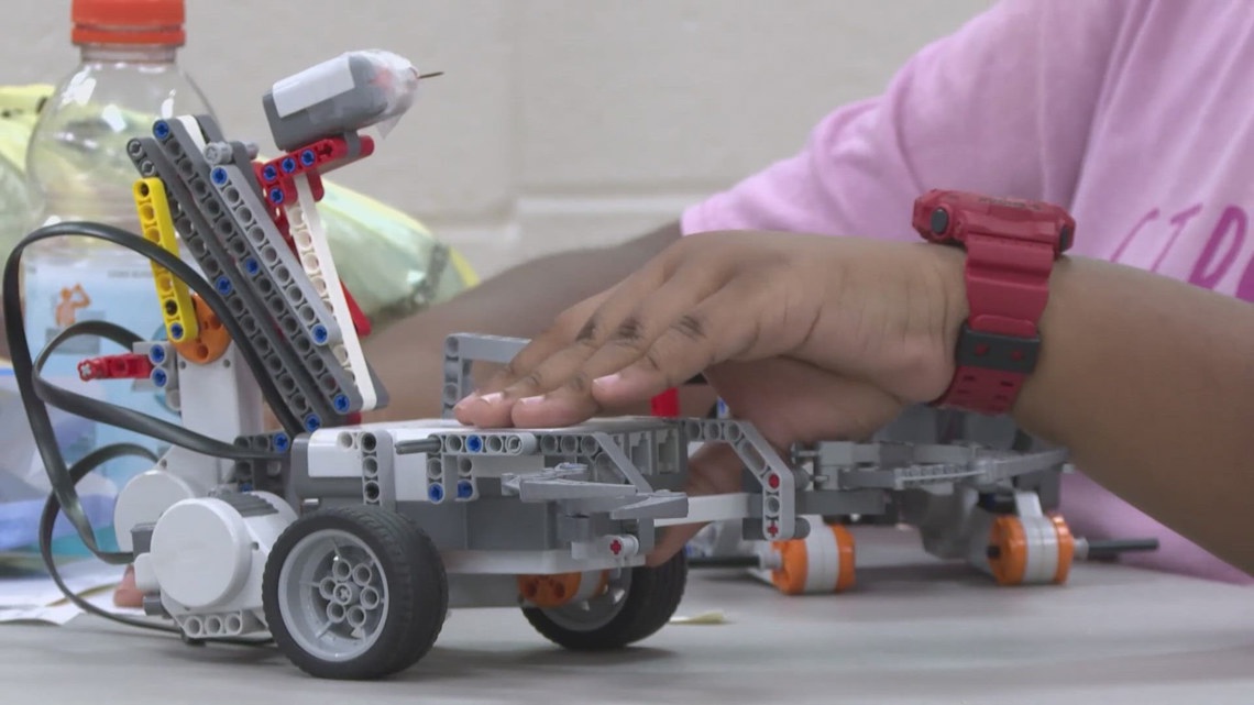 Free Summer Program teaches kids robotics | wkyc.com