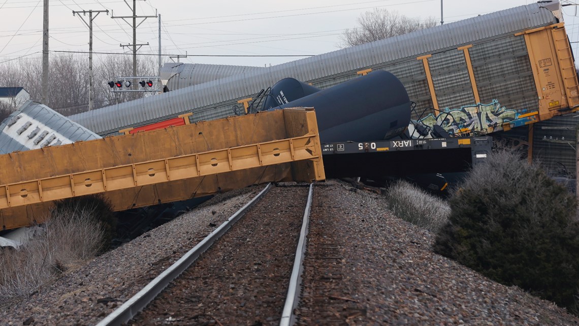 Railroad group warns that car flaw could cause derailments | wkyc.com