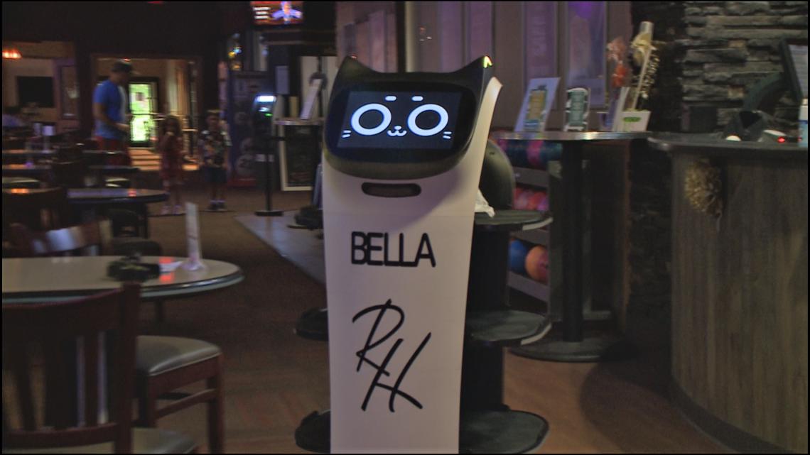 New robot employee making big impression at RollHouse Solon | wkyc.com