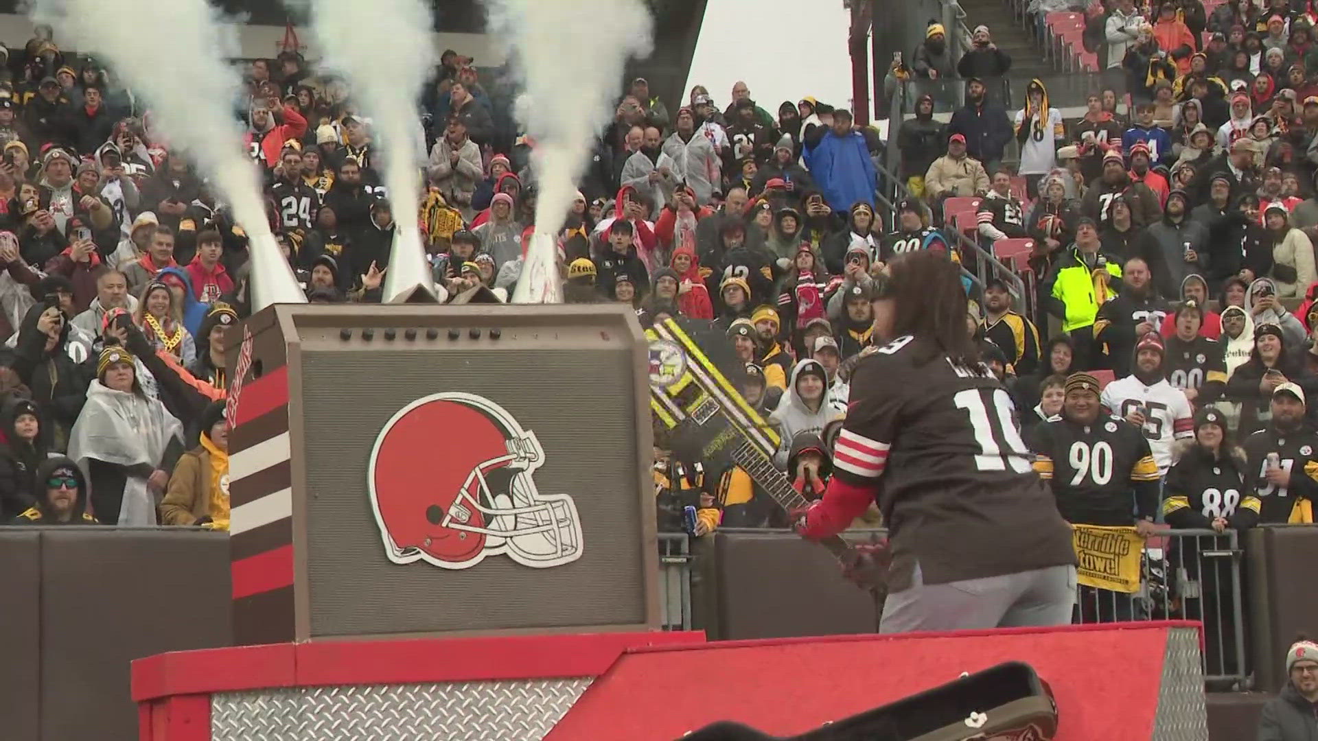 Mother of organ donor Bryce Dunlap honored as Cleveland Browns 'Dawg ...