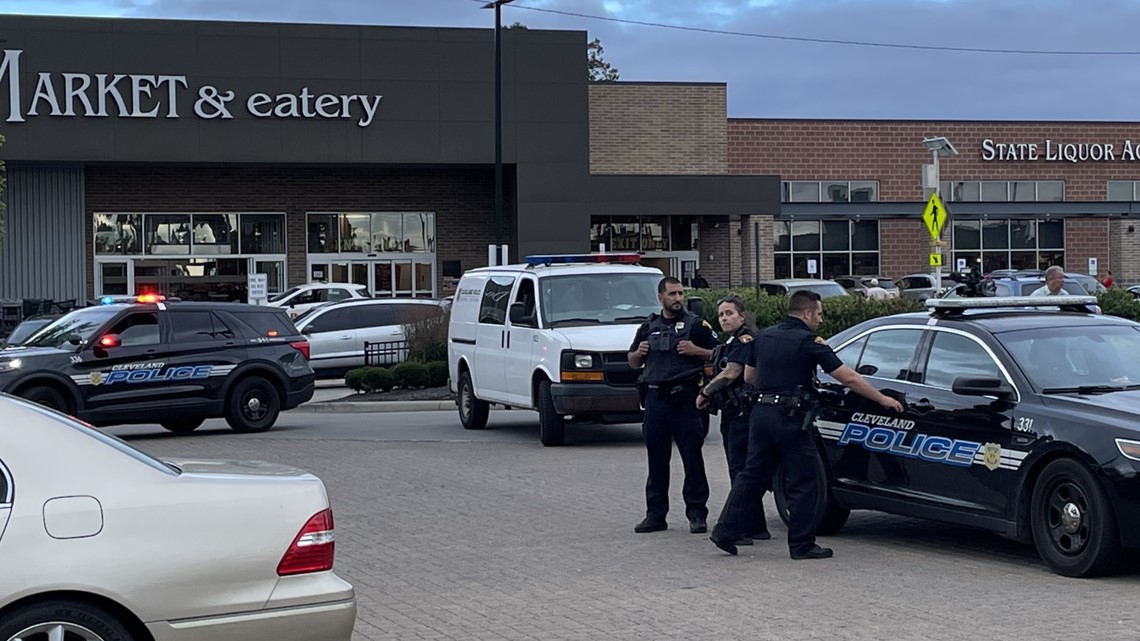 2 men shot outside Dave's supermarket in Cleveland | wkyc.com