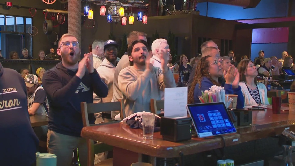 Akron Zips fans pack watch party for NCAA Tournament game | wkyc.com