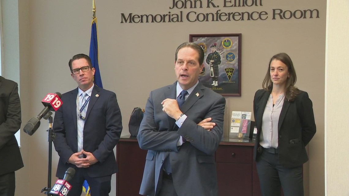 US Marshals identify 1969 Cleveland bank robber Ted Conrad in ...