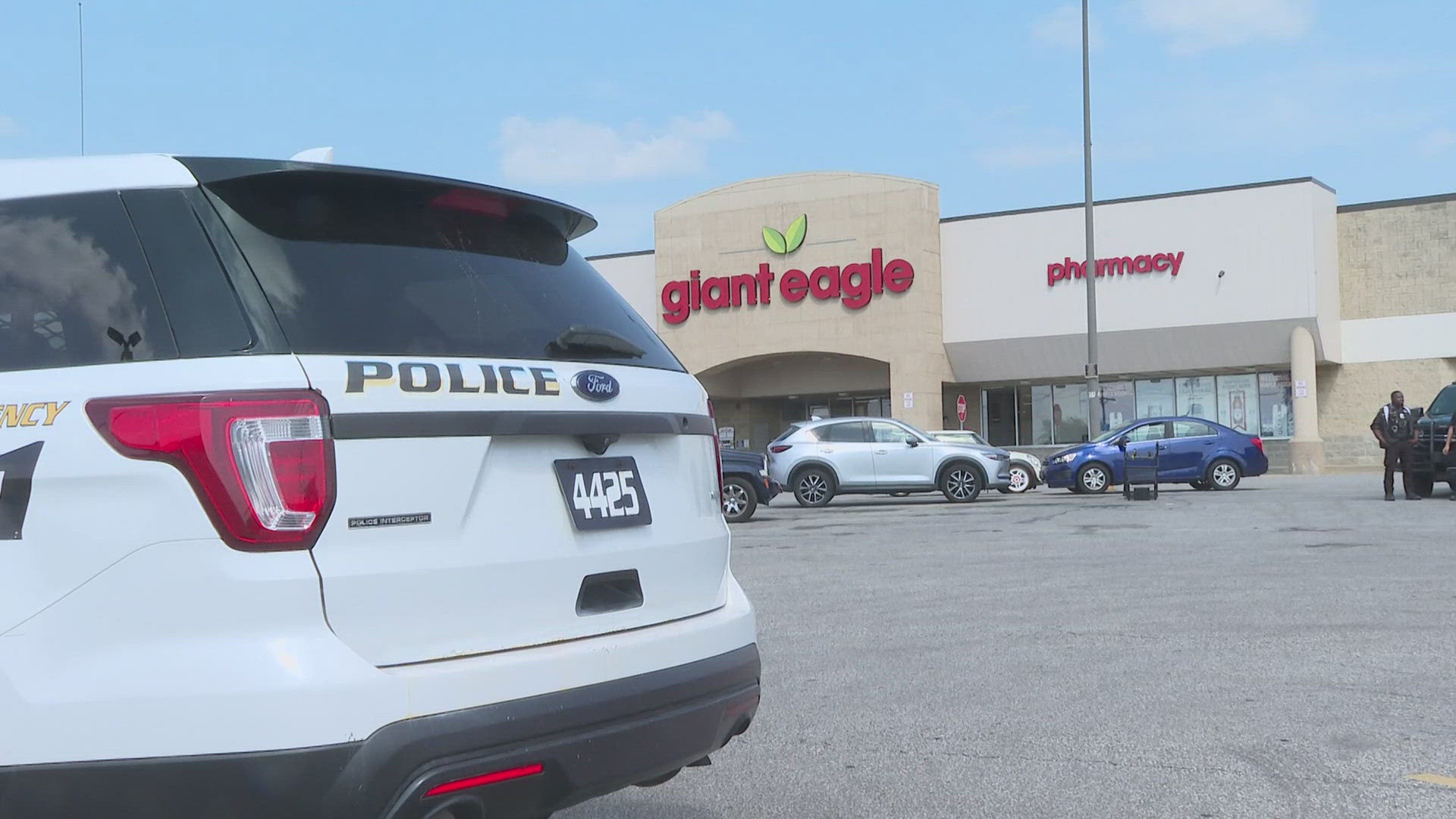 2 in custody in Maple Heights fatal shooting, car theft outside Giant ...