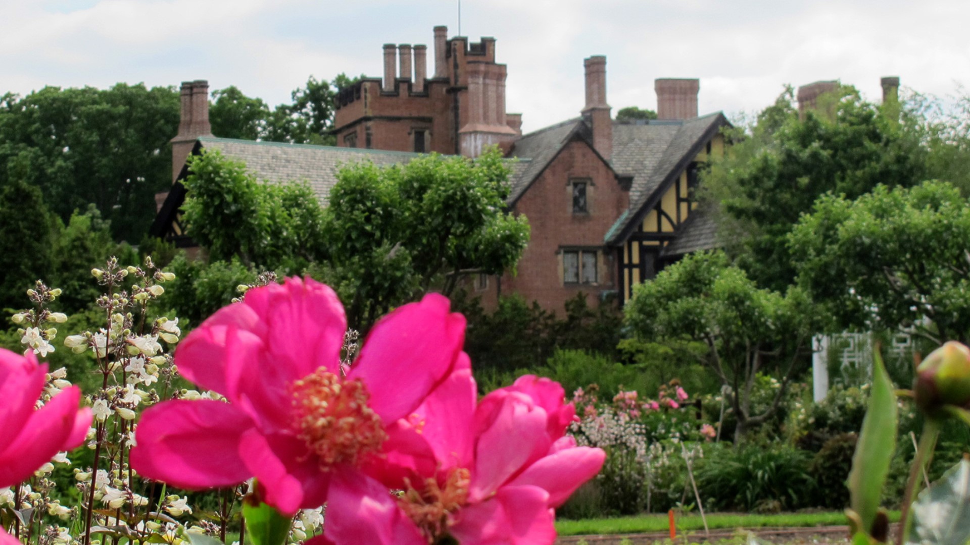 When does Stan Hywet Hall and Gardens reopen in Akron for 2022? | wkyc.com