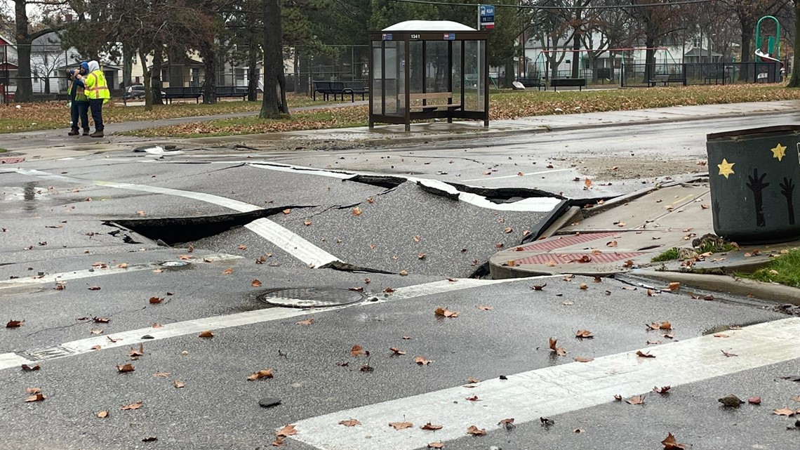 Cleveland water main break causes flooding, road closures | wkyc.com