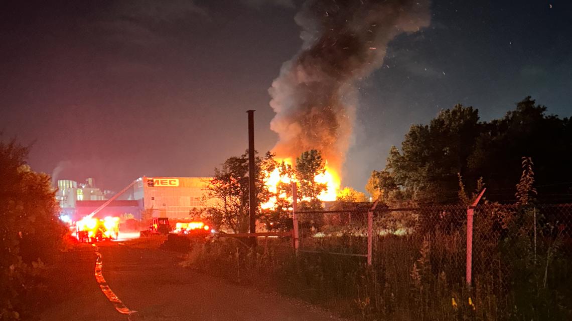 Akron firefighters battle overnight blaze in vacant building | wkyc.com