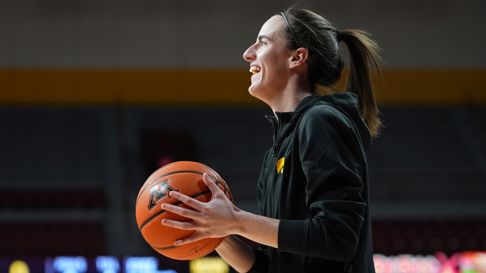 Caitlin Clark of Iowa will enter 2024 WNBA Draft | wkyc.com
