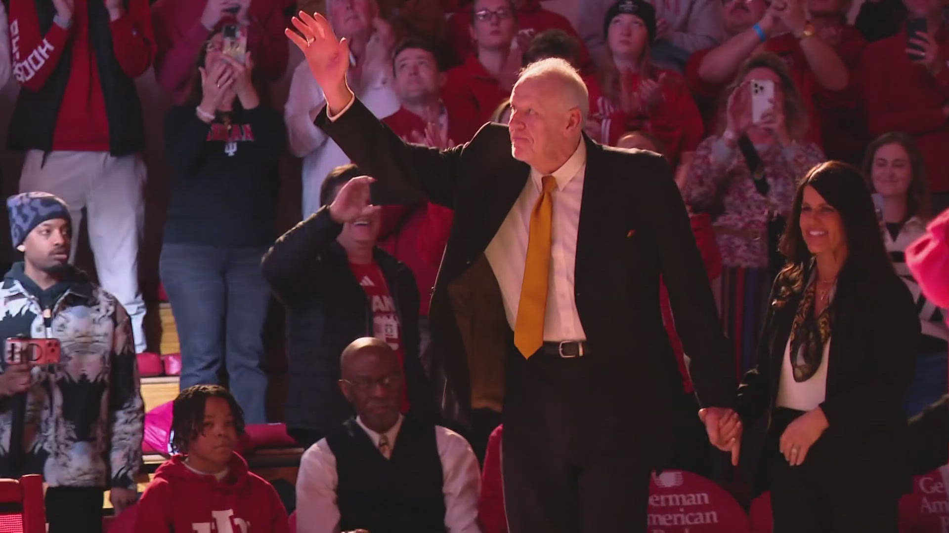 Bronze statue at Assembly Hall will pay tribute to Bob Knight | wkyc.com