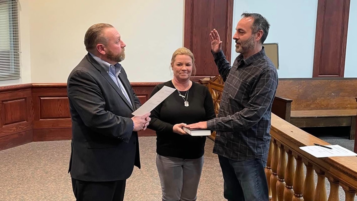 Fallen Elwood officer's dad becomes reserve with same department | wkyc.com