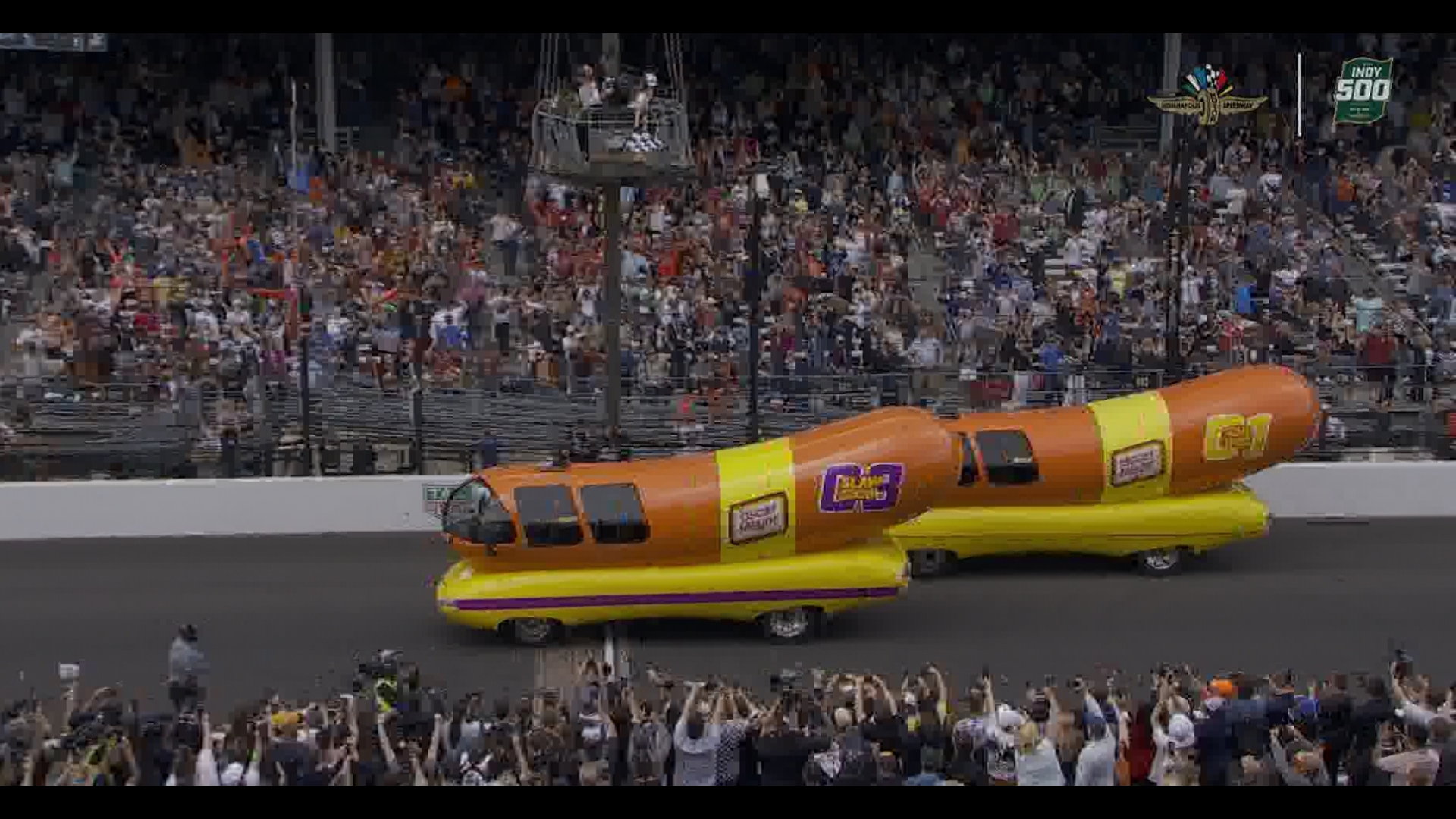 Wiener 500: Oscar Mayer Wienermobiles race at IMS | wkyc.com