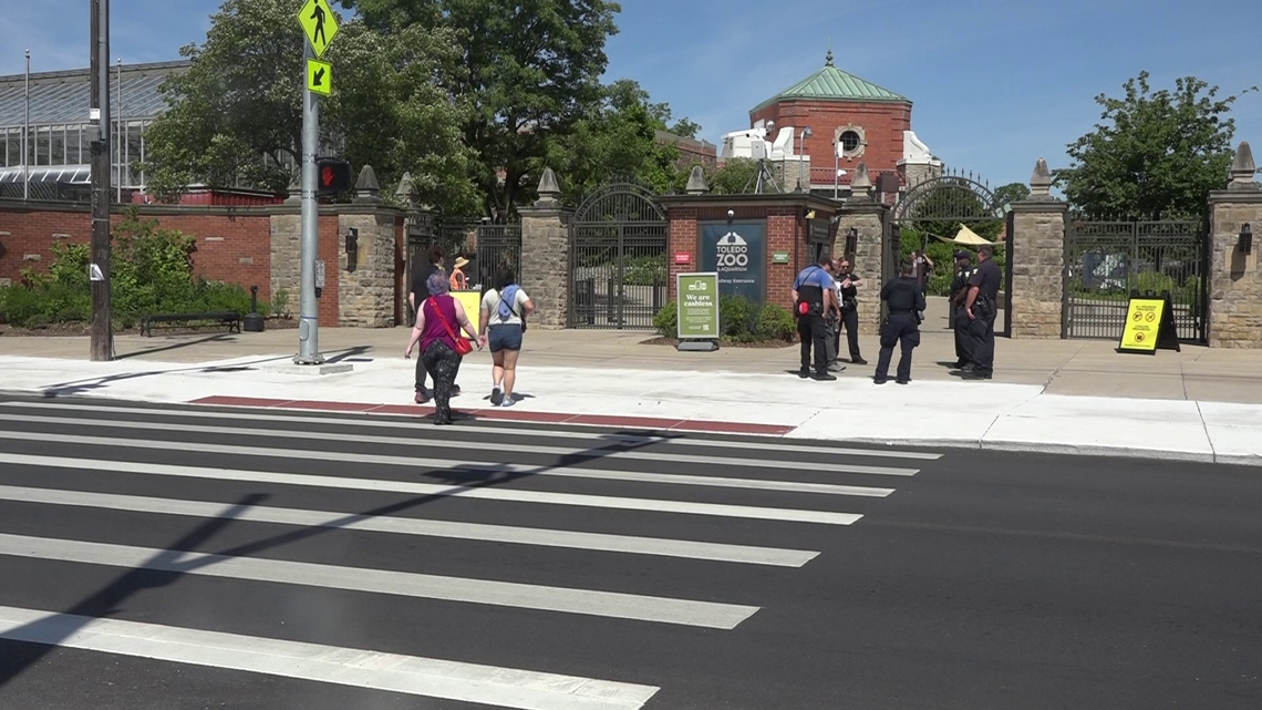 Toledo Zoo guests undeterred after second hoax bomb threat this year ...