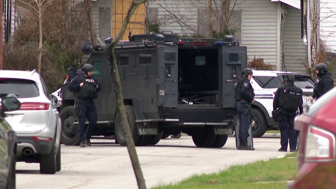 SWAT teams called to south Toledo home | wkyc.com