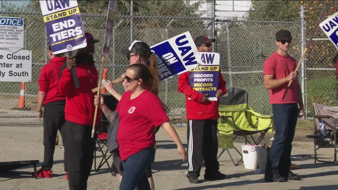 Toledo Jeep workers respond Friday's UAW strike announcement | wkyc.com