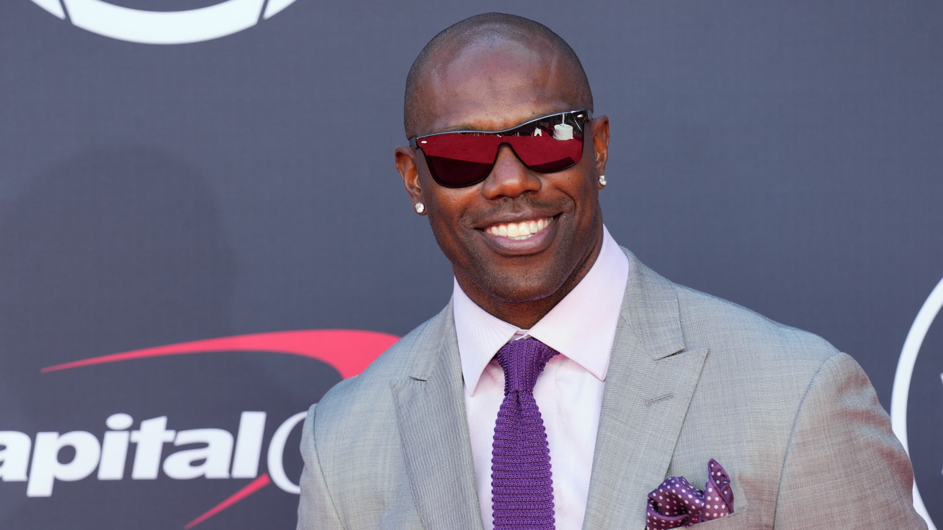 Terrell Owens hit by car after argument over basketball: Report | wkyc.com
