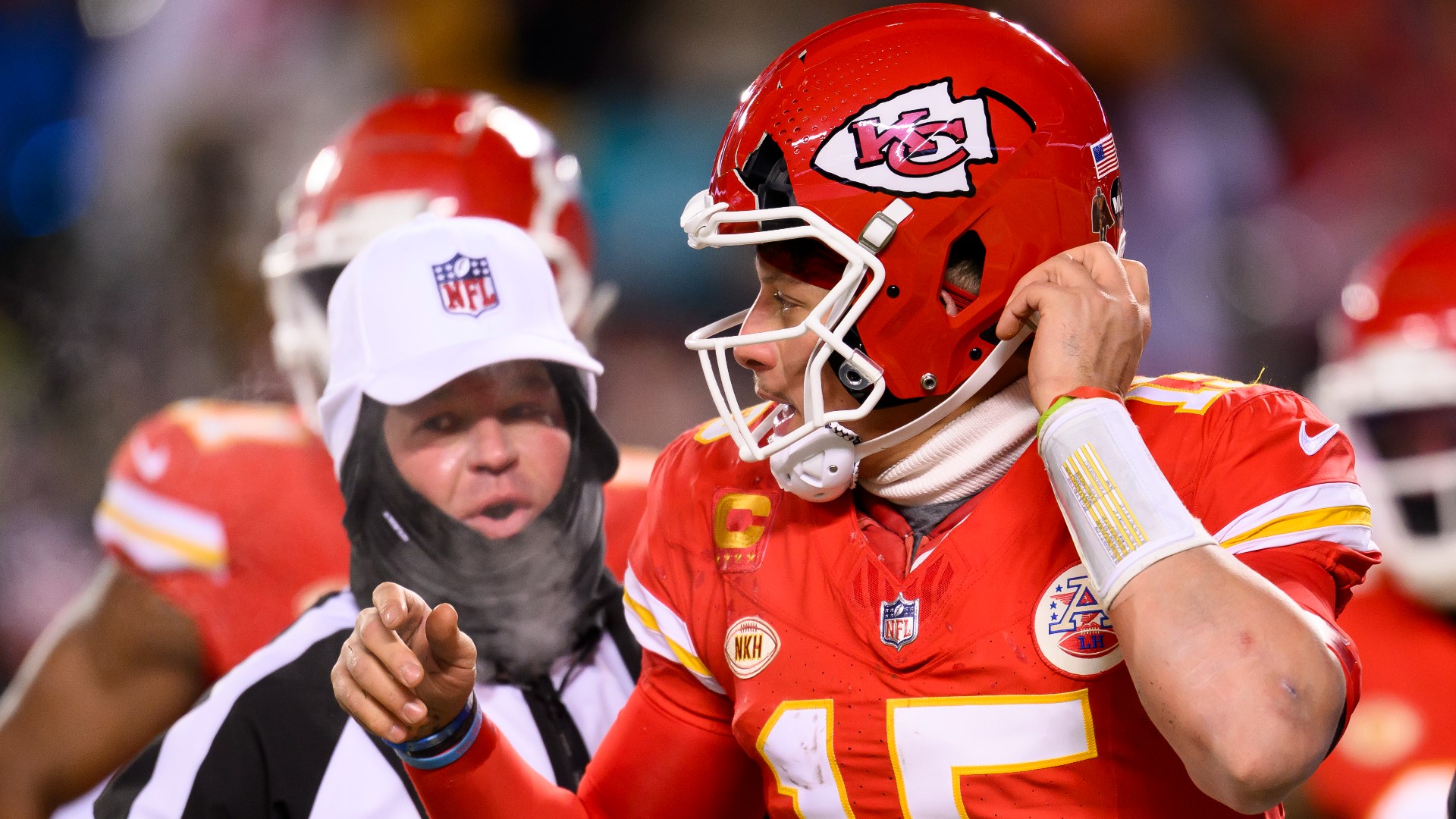 Mahomes leads Chiefs in cold, despite broken helmet | wkyc.com