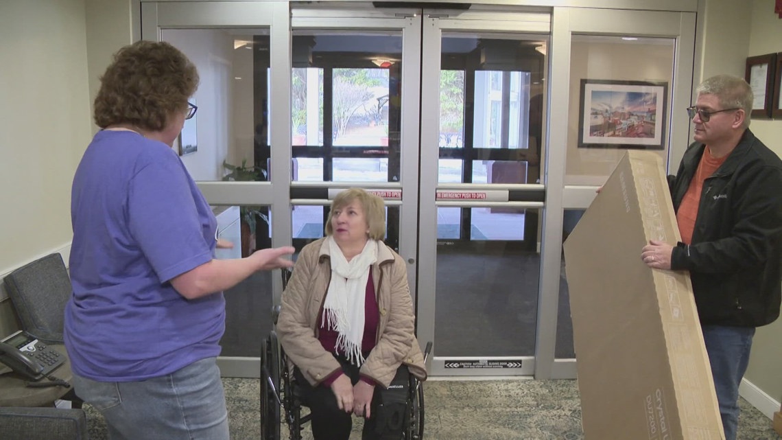 Cleveland resident creates gingerbread Terminal Tower | wkyc.com