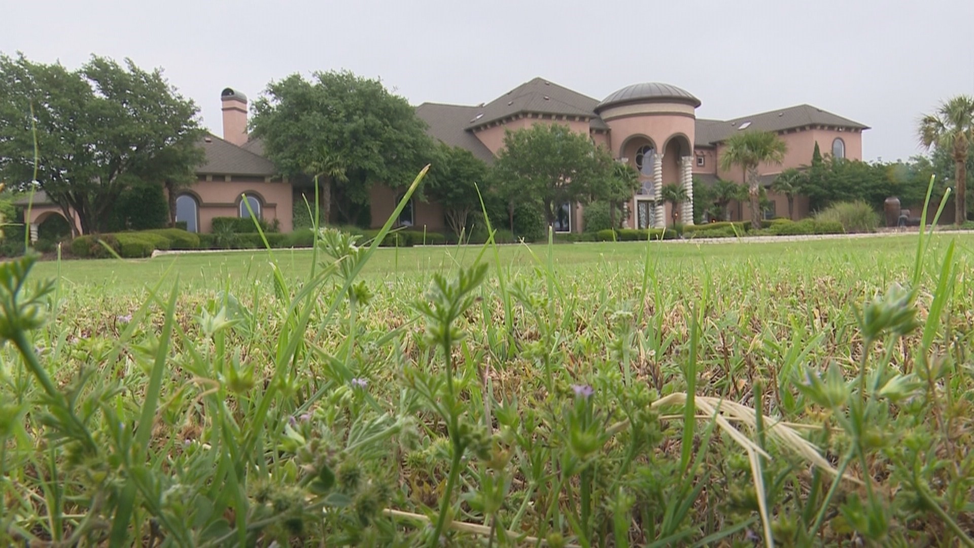 Take a look at Deion Sanders' former Texas mansion | wkyc.com