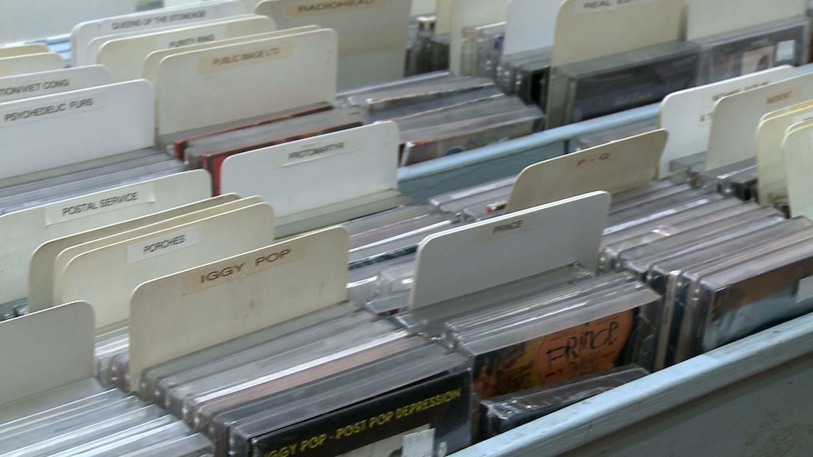 Vinyl's outsell CDs for first time since 1987 | wkyc.com